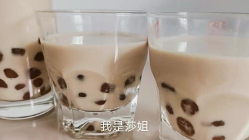奶茶里的珍珠在家也能做,方法简单,珍珠Q弹有嚼劲,好喝无添加