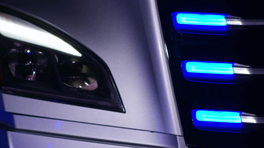 Freightliner(福莱纳)首款纯电动牵引车eCascadia