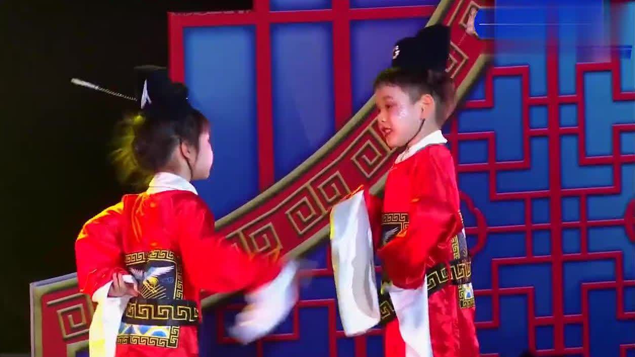 幼儿园大班舞蹈小芝麻官动作简单好看,小宝贝们活泼可爱