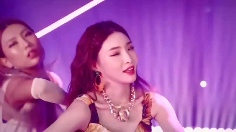 金请夏回归新曲《PLAY》舞蹈版MV,惊艳十足的魅惑酒儿