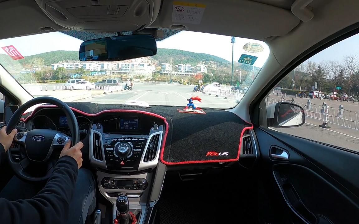 手动挡小车福克斯2.0MT安静听歌保持车距安全第一直道前方无车踩踩...