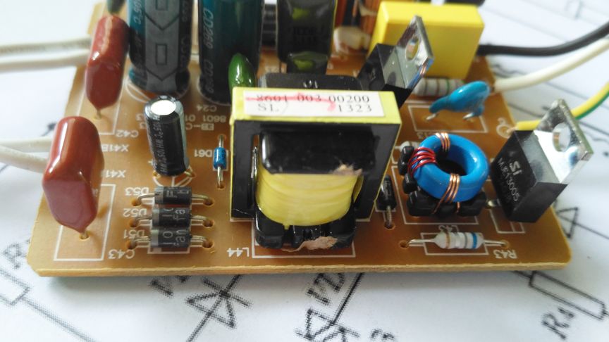 从电子镇流器电路分析振荡电路,原来原理透了,学习就变得简单了