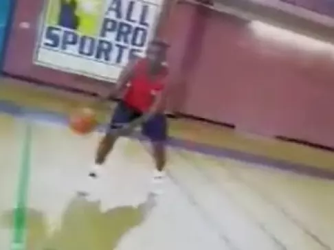 NBA篮球教学 投篮手_投篮控球与传球