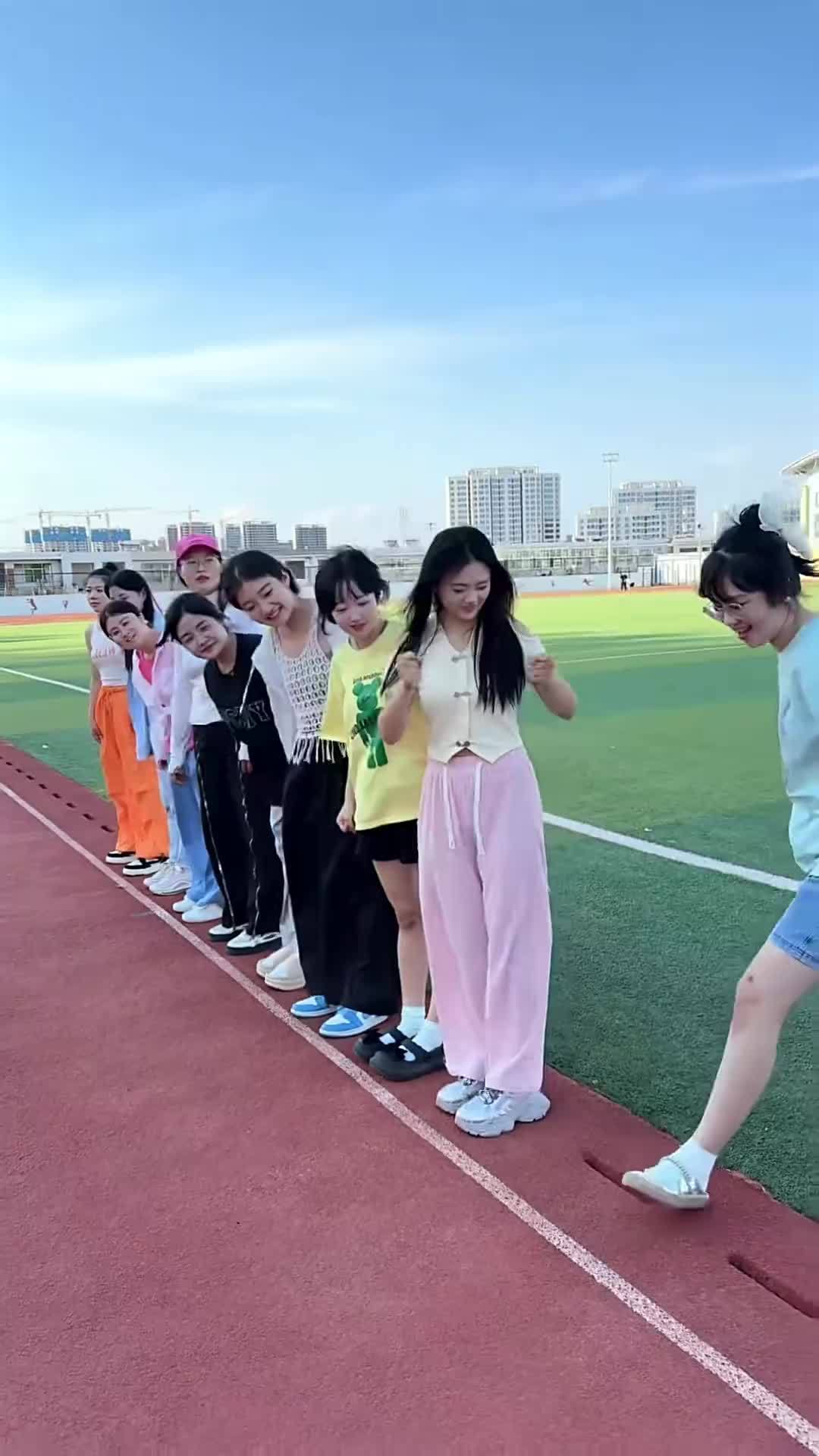 三步立定跳远比赛