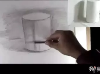 零基础学素描:素描几何形体圆柱体的画法示范!素描基础入门学习视频...