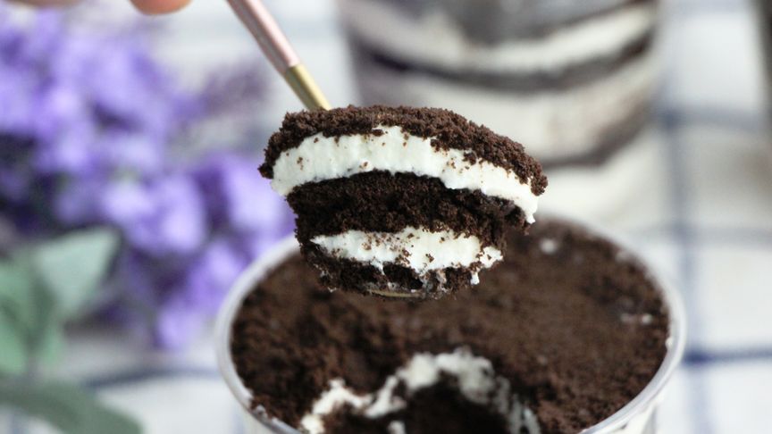 自制一款简单的奶油小蛋糕,不用烤箱不打蛋,又健康又好吃