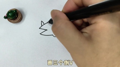 如何画三角龙简笔画