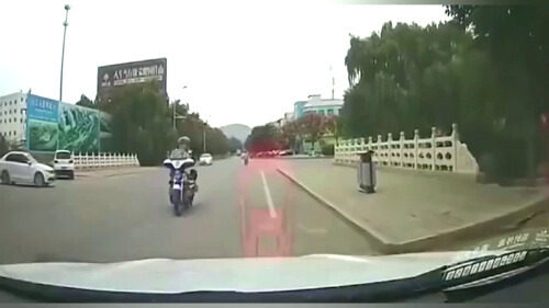 下车时忘记关闭行车记录仪,车子给我拍下这心碎的一幕