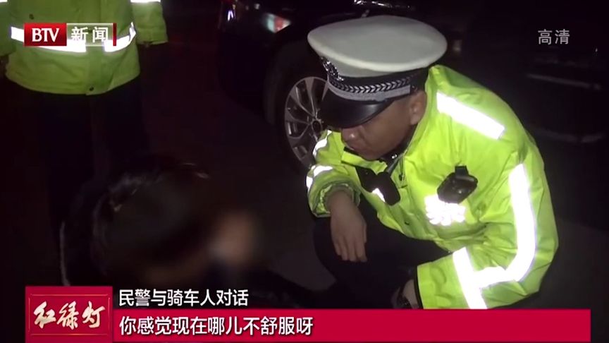 轿车转弯撞上逆行骑车人,忽视行车安全,双方承担同等责任