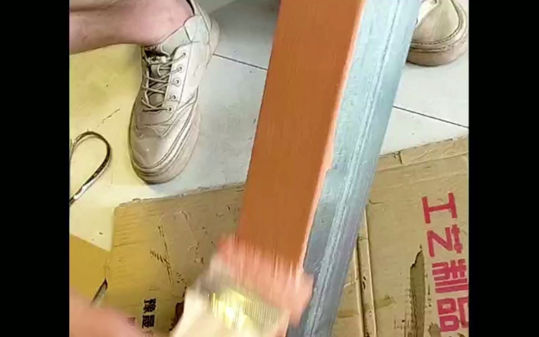 钢结构上做仿木纹漆施工视频!一看就会的木纹漆施工教学