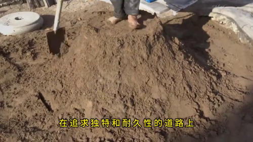 牛人嫌木质桌子不顶用,自己做个混凝土桌面的,用几十年都没问题