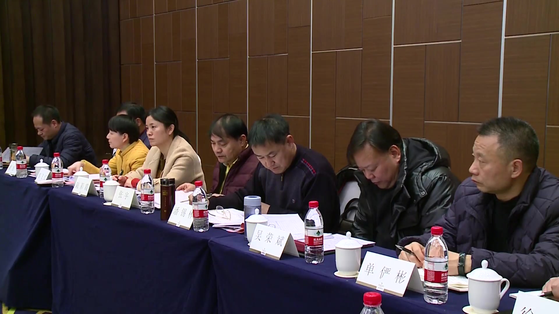 ...保持政治定力 追求“一线”作为 在新发展征程中更好发挥人大作用