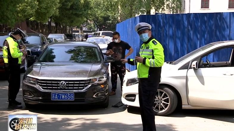 转弯与直行车相撞 谁之责 王警官:责任判定要根据实际情况