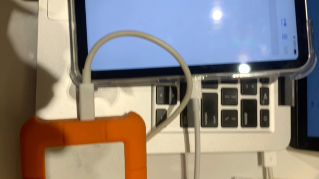 ipadpro 雷电3转雷电2 传输8G文件,大概30秒不到,表现不错