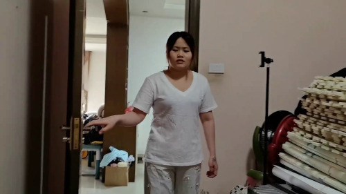 前妻拿了我的信用卡,直接去商场购物,刷了整整3000块