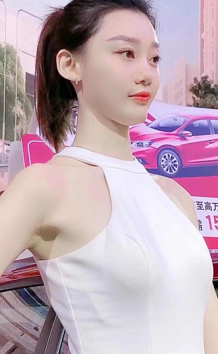 #美女车模张芮尔择偶标准降低# 赶紧试试!