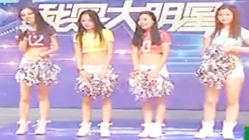 美女激情演绎啦啦操,身材一个比一个好,真是满屏的大长腿