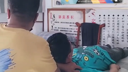 放松头疗点印堂,开天门,推坎宫。点按神庭至百会穴风池穴舒缓放松...