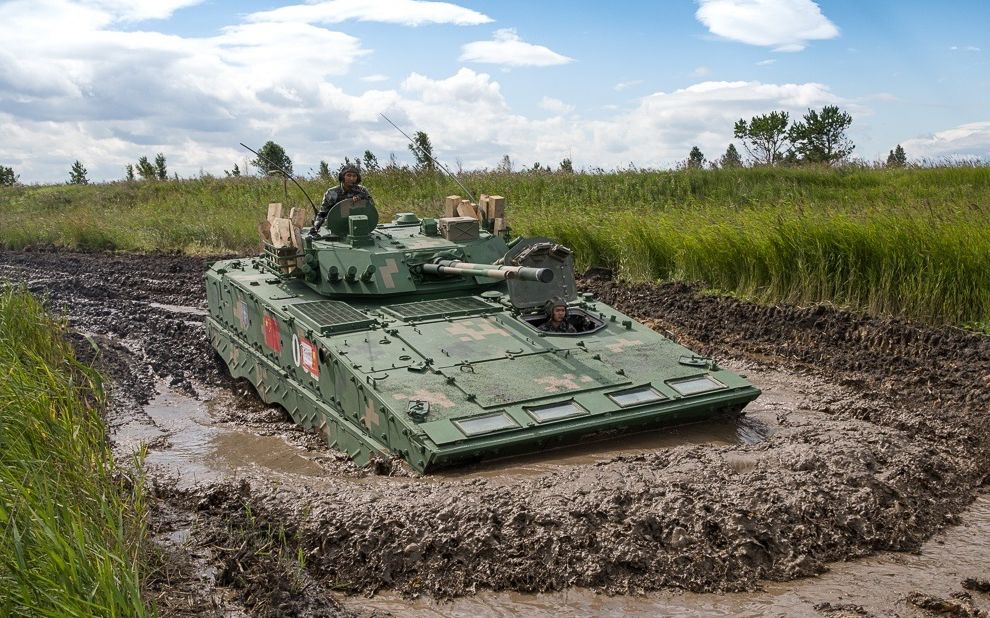 【讲堂557期】ZBD-04A步战车最全详解,全面武器配置,不愧99A坦克...