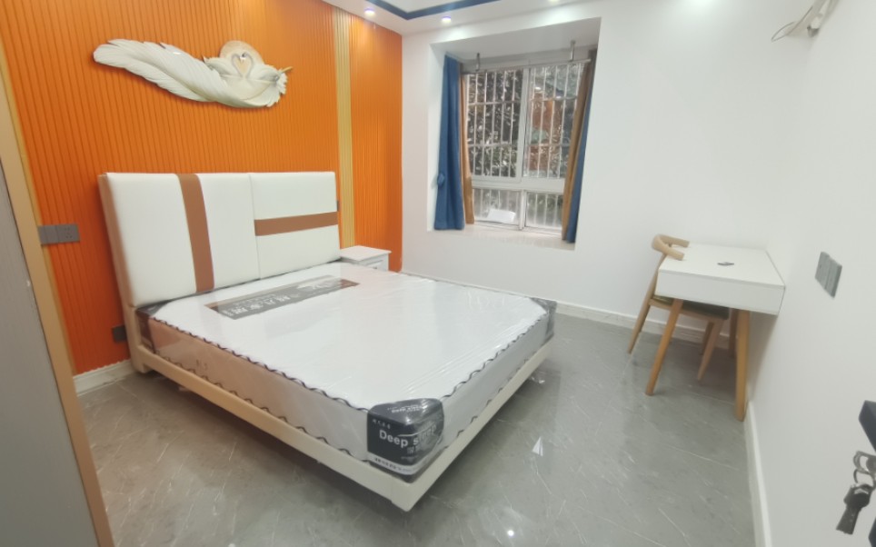 爱博一村朝南主卧 全部定制家具双燃气门口位置 超赞户型