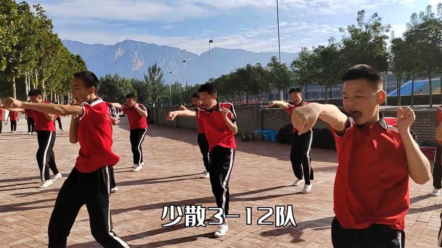 我在塔沟武校学武术:围观塔沟功夫小子练习武术,真棒!
