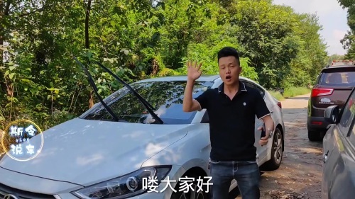 雨刮器只会用来刮雨就错了老司机现场演示4个隐藏功能