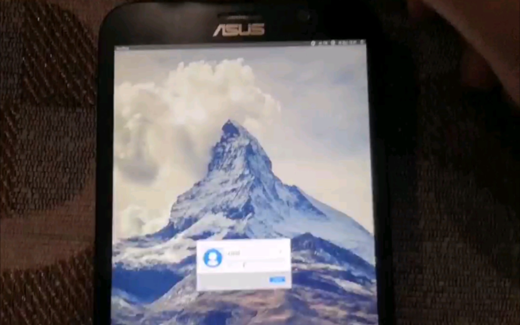 在ASUS ZenFone2手机上面运行带GUI的Linux操作系统