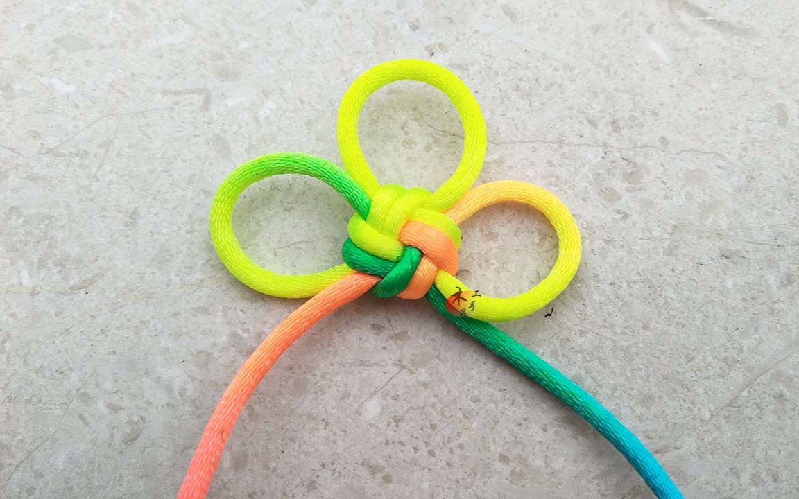 3分钟教你做中国结挂饰之冰花结红绳编法，超详细