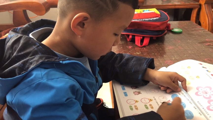 熊孩子为完成作业,乱写一通,目的就是想玩手机