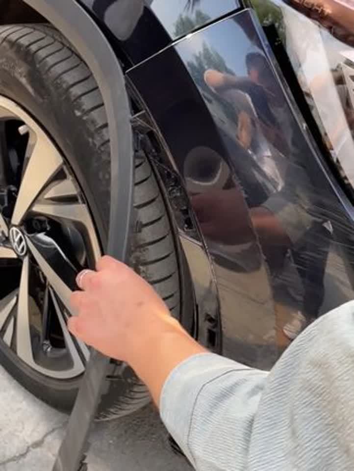 车被刮了还找不到人,看看内行人都是怎么处理的!