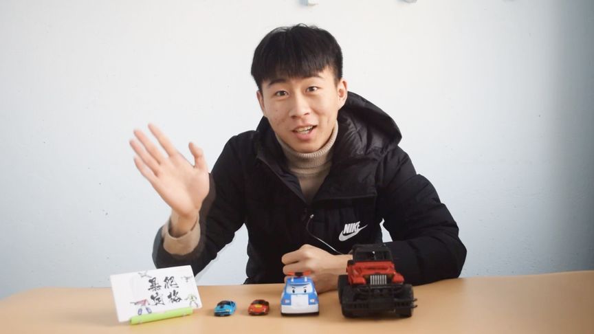 玩具摆拍:在道路上不遵守交通规则的后果