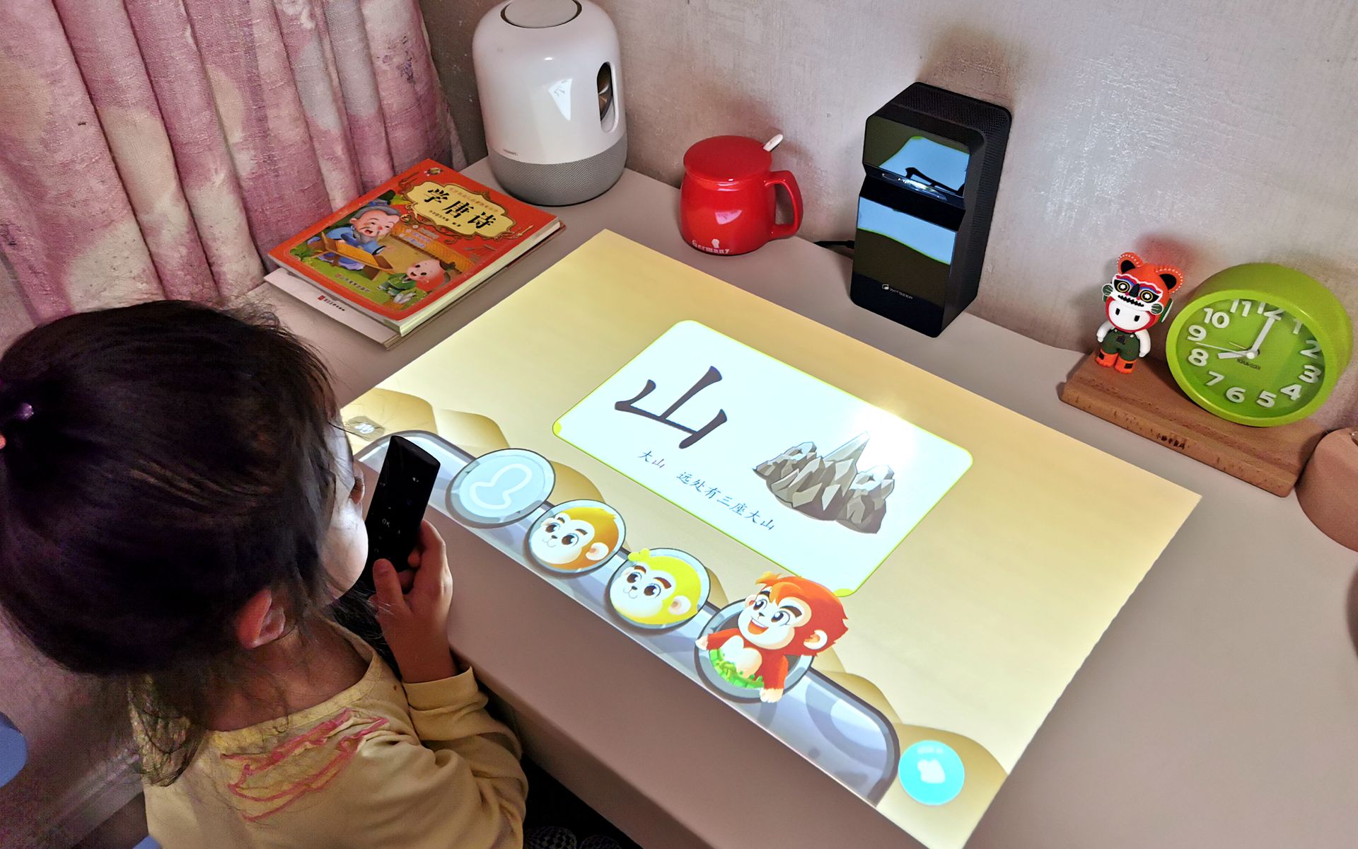 孩子的桌面“学习机”,慧示P9超短焦投影仪,大屏画面更加护眼