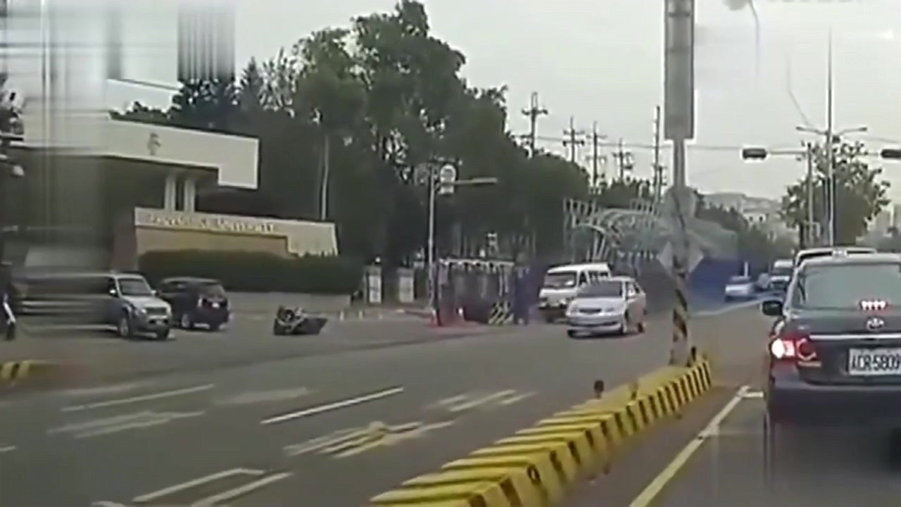 灵异事件:大学门前的灵异事件,看了十遍也没看明白