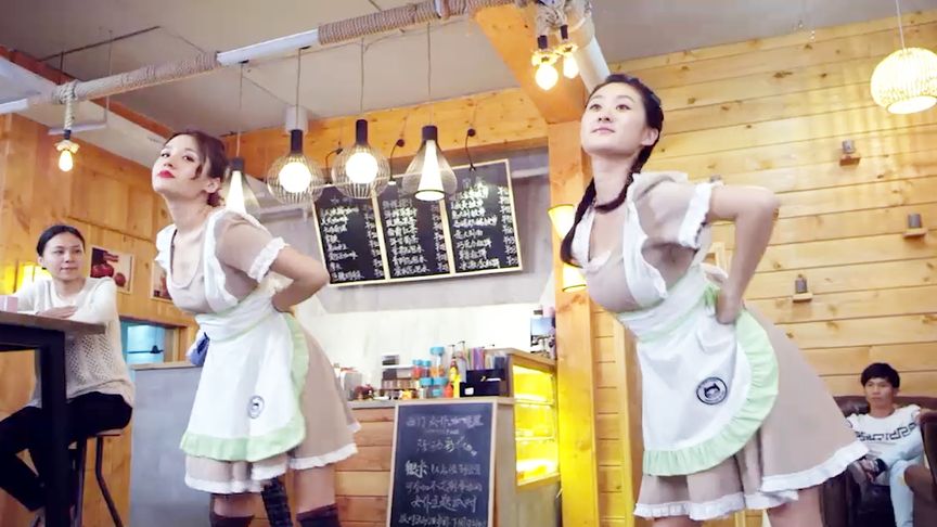 现如今的咖啡厅里却还有这种服务,不料观众竟是这种反应,搞笑了