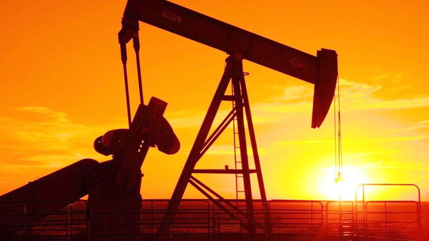 美元大跌国际油价走高急升10% 投资者看涨下周美国原油价格走势