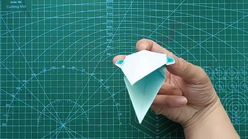 一张正方形折纸如何叠一个会动的