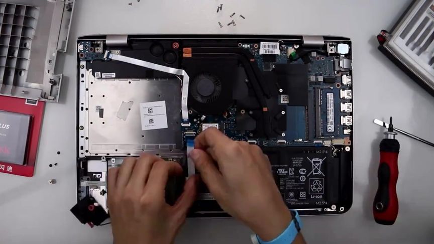 惠普ENVY 15 AE121 TX更换固态硬盘二三事