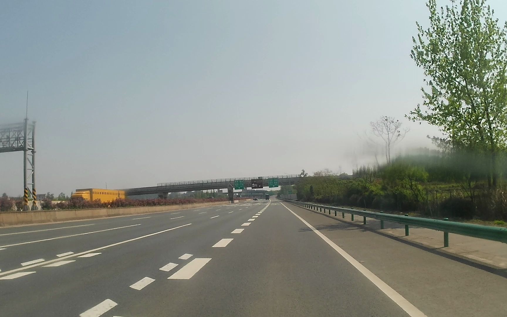 行车记录仪第一视角拍摄汽车驾驶入门上高速视频