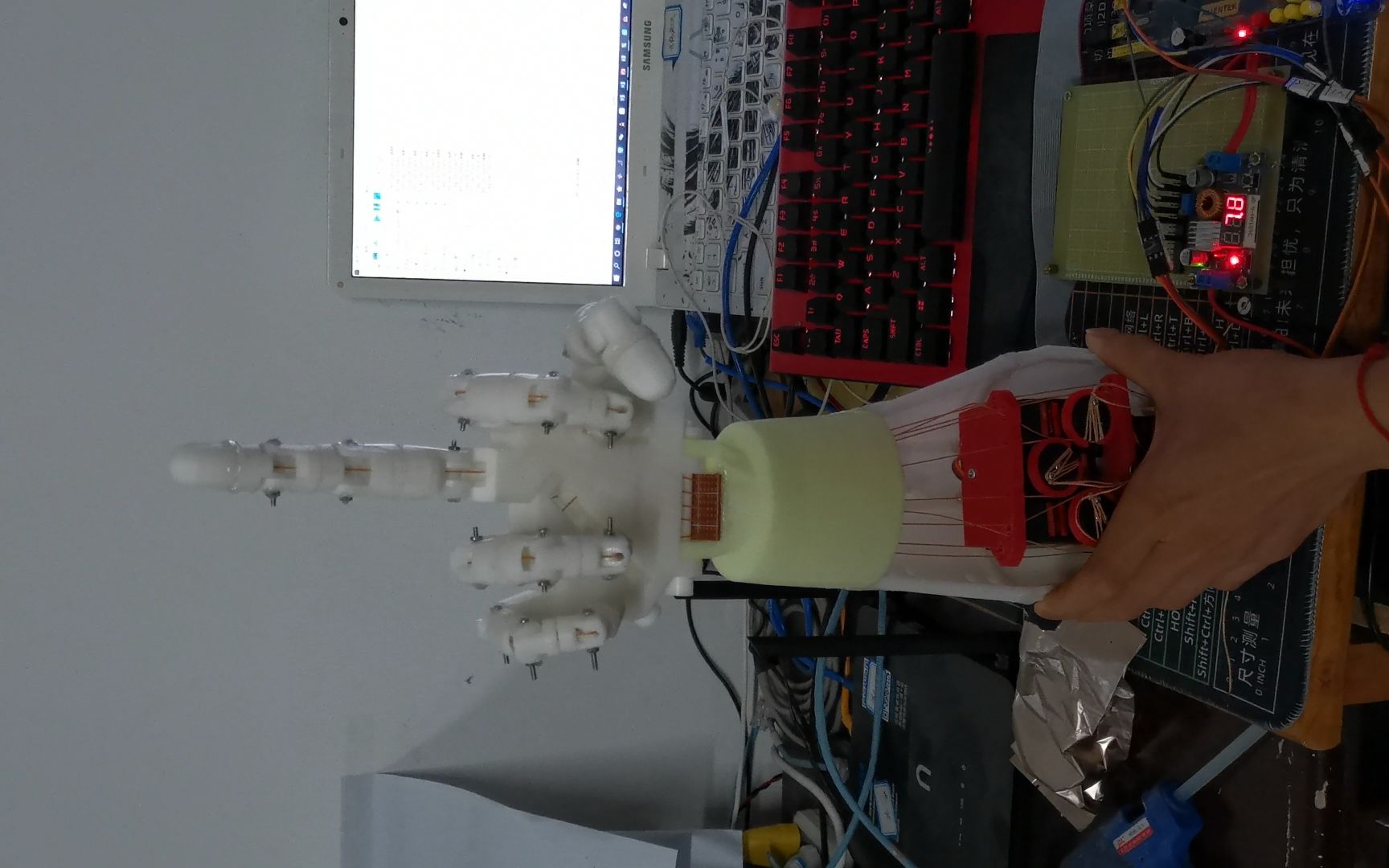 无线体感仿生机械手之自检模式测试视频