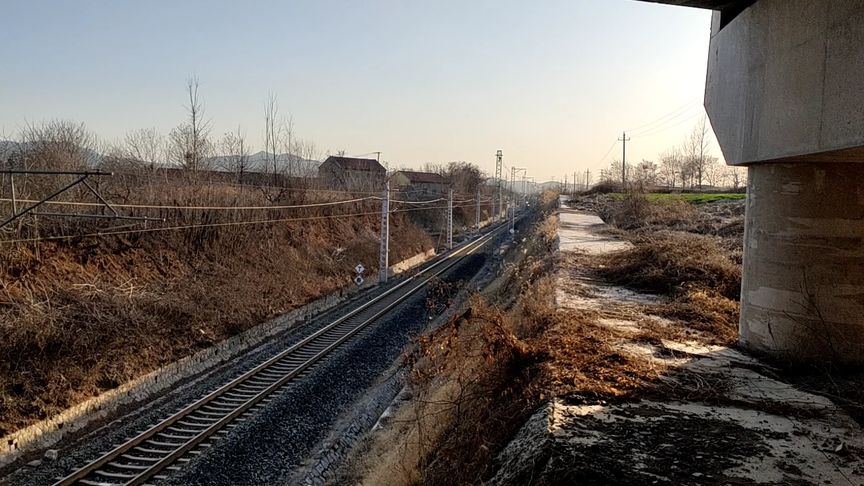 辛泰线上的小火车!7054泰山-淄博,只有四节车厢!