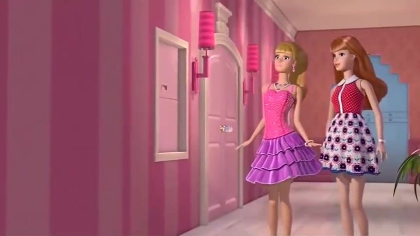 芭比之梦想豪宅:芭比梦想屋洗衣机里,白色衣服和彩色衣服一起洗