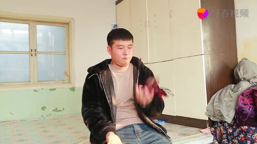 老爸教儿子买东西要讲价,不管要多少钱都要砍掉一半,结局太逗了