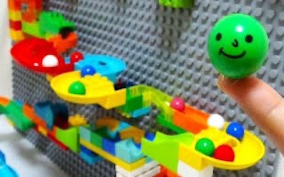 积木搭建:积木过山车 慢慢组装,原创多彩动物和恐龙课程