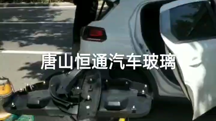 现代前风挡汽车玻璃长裂纹崩点无痕修复施工现场操作流程