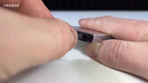 充电宝小巧到能放钱包里,急速充电真心赞!