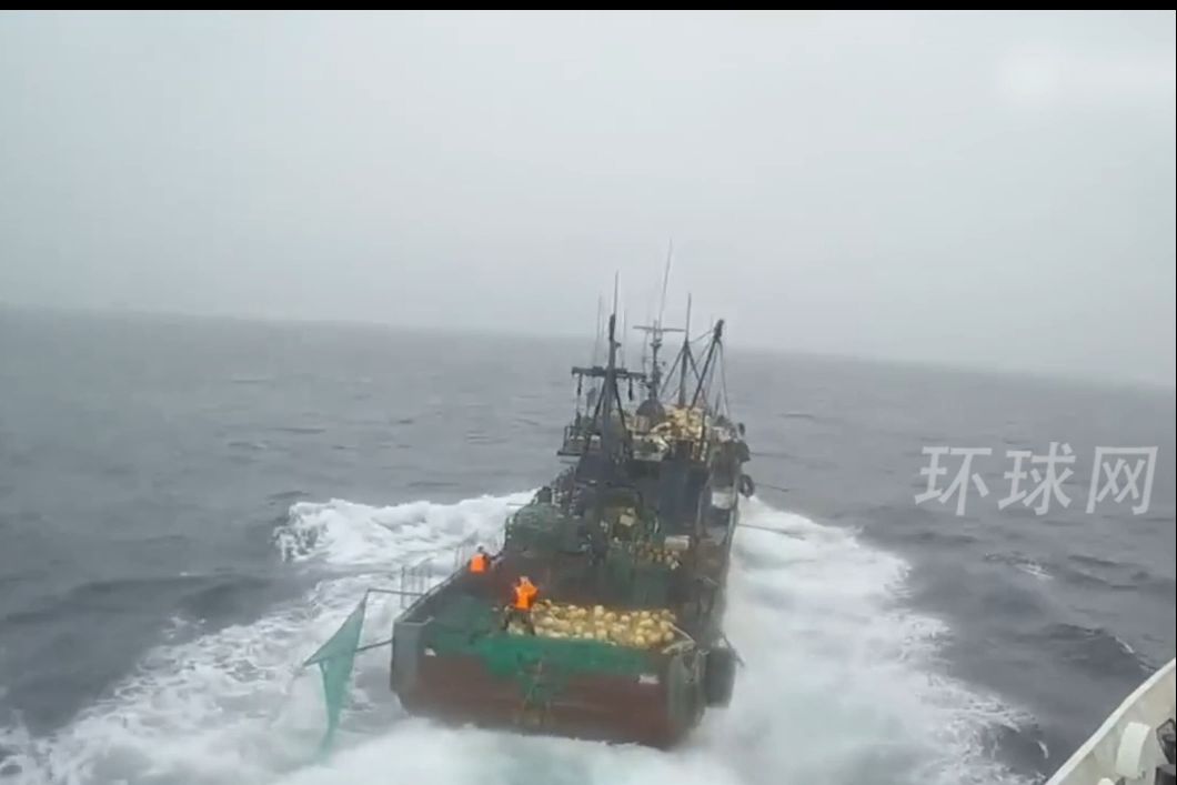 渔船多次故意冲撞石山舰!中国海警:抓获17人