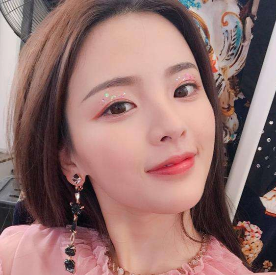 杨超越的小红象 