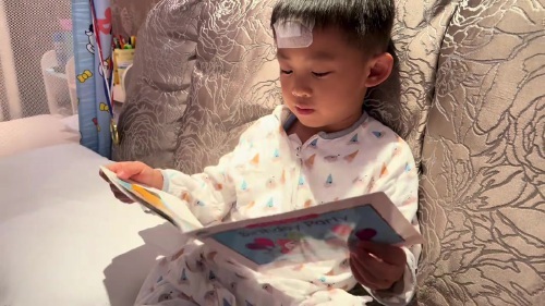 杨杨5岁】英语分级阅读Raz打卡练习,又解锁了一本新的,自己一遍就读...