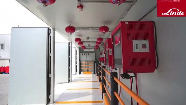 #电动叉车 #林德叉车 林德叉车室外集成式充电间