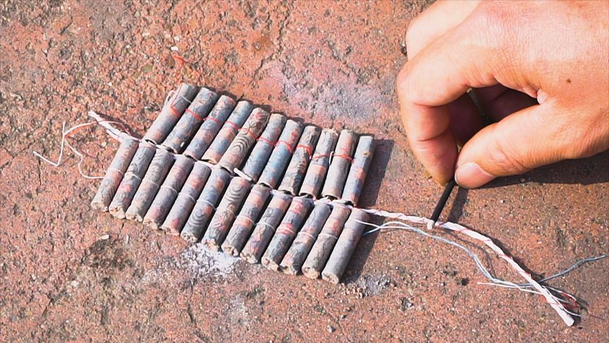 鞭炮也能定时引爆?一根香就能当定时器,这样的操作你见过吗
